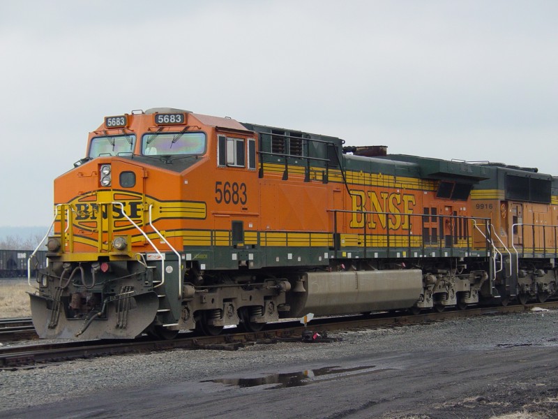 BNSF 5683